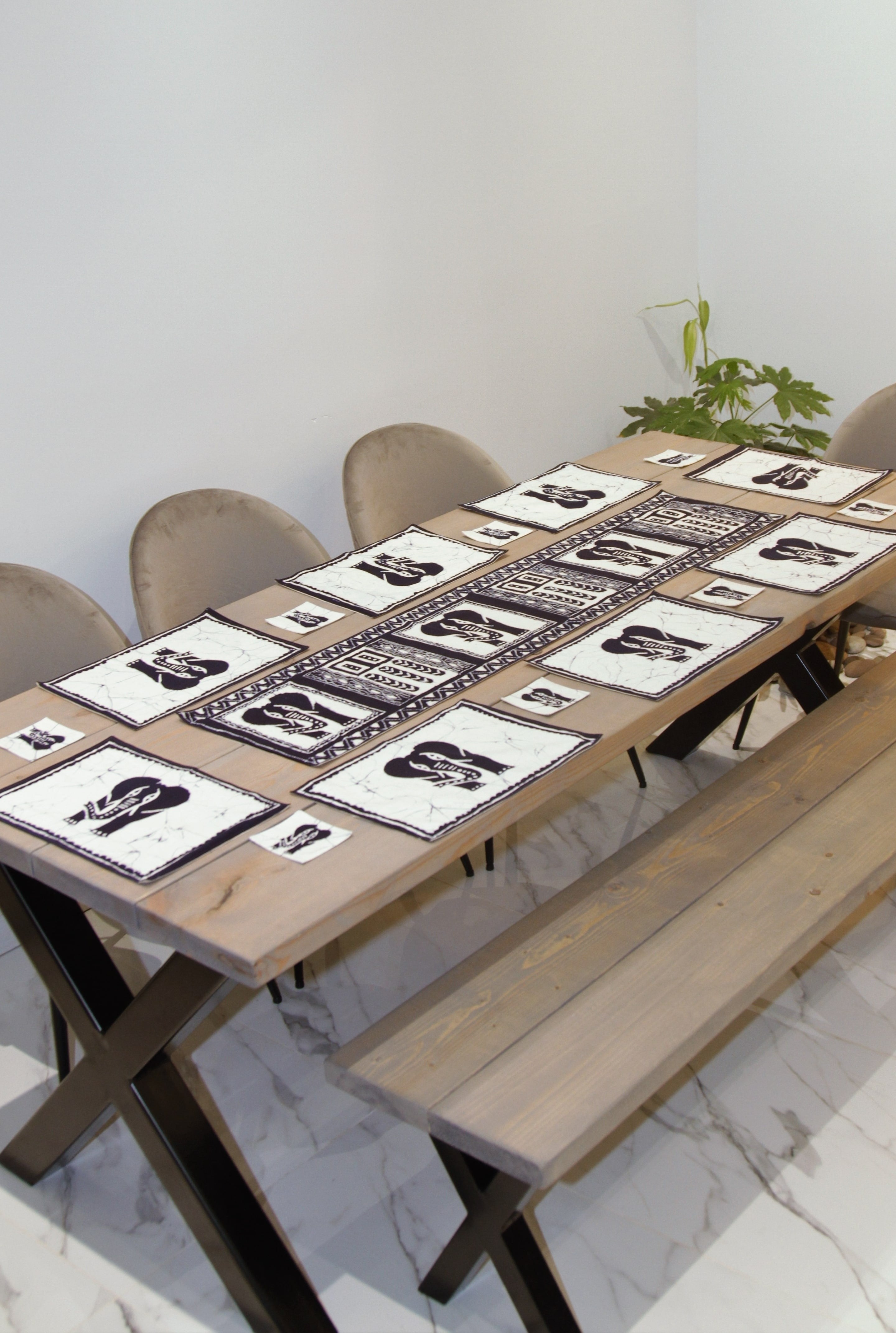 Bathik Table Mats - 8 Seater (Black & White) – Pettah Street - UK