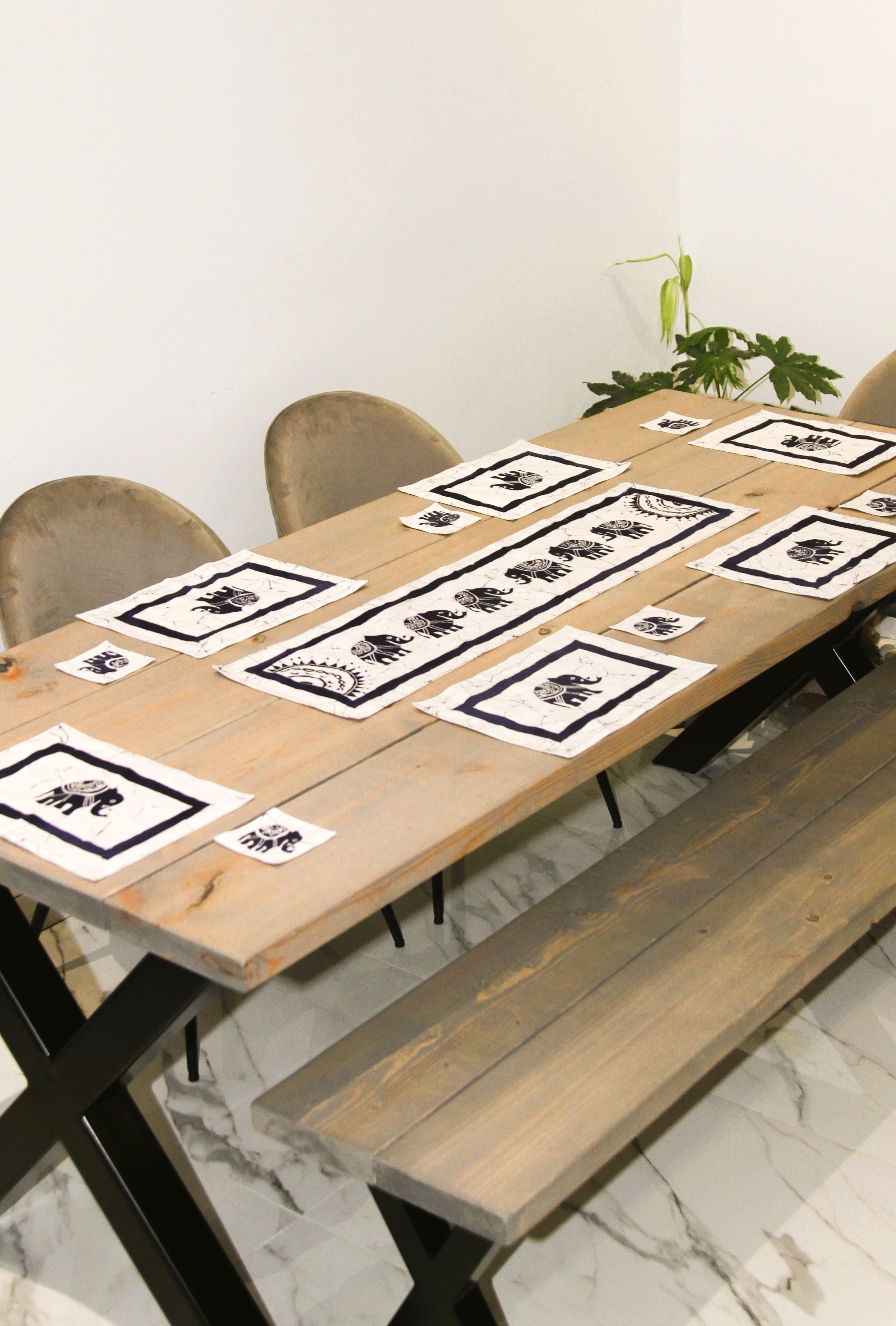 Bathik Table Mats - 6 Seater (Black & White) – Pettah Street - UK